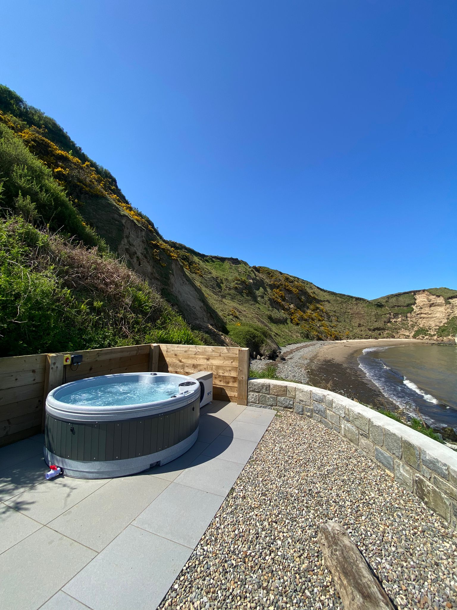 QuatroSpa | 6-person hot tub | RotoSpa