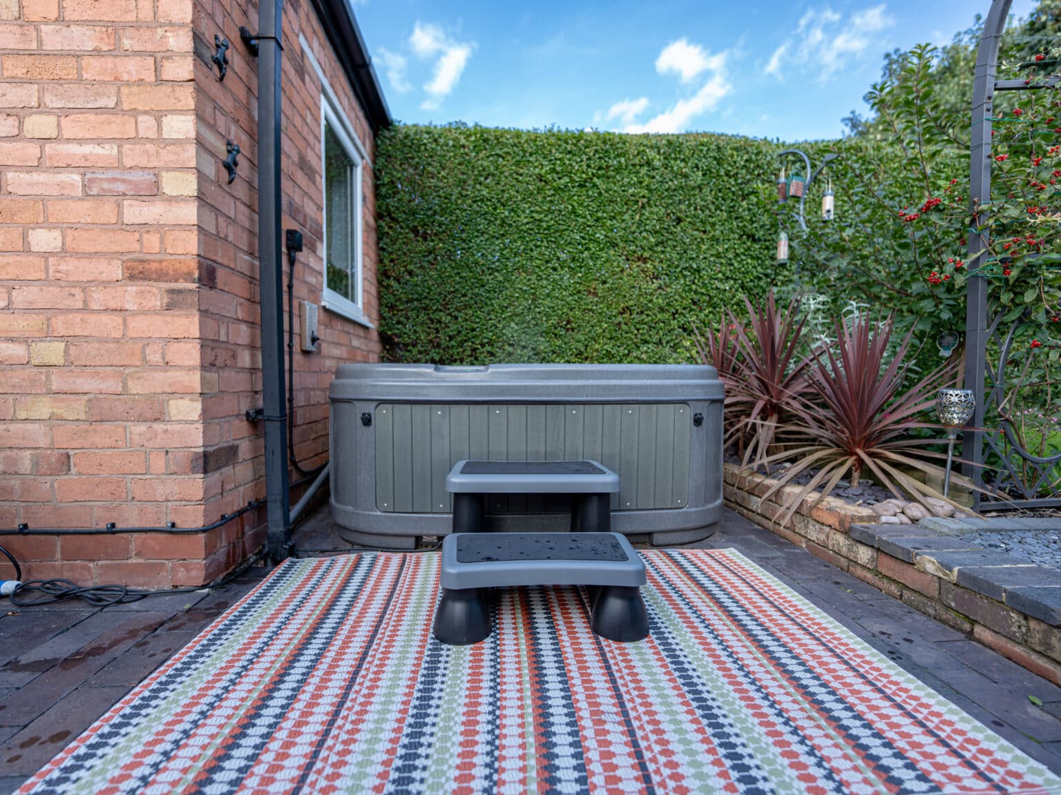 DuraSpa S380 | 6-person hot tub | RotoSpa