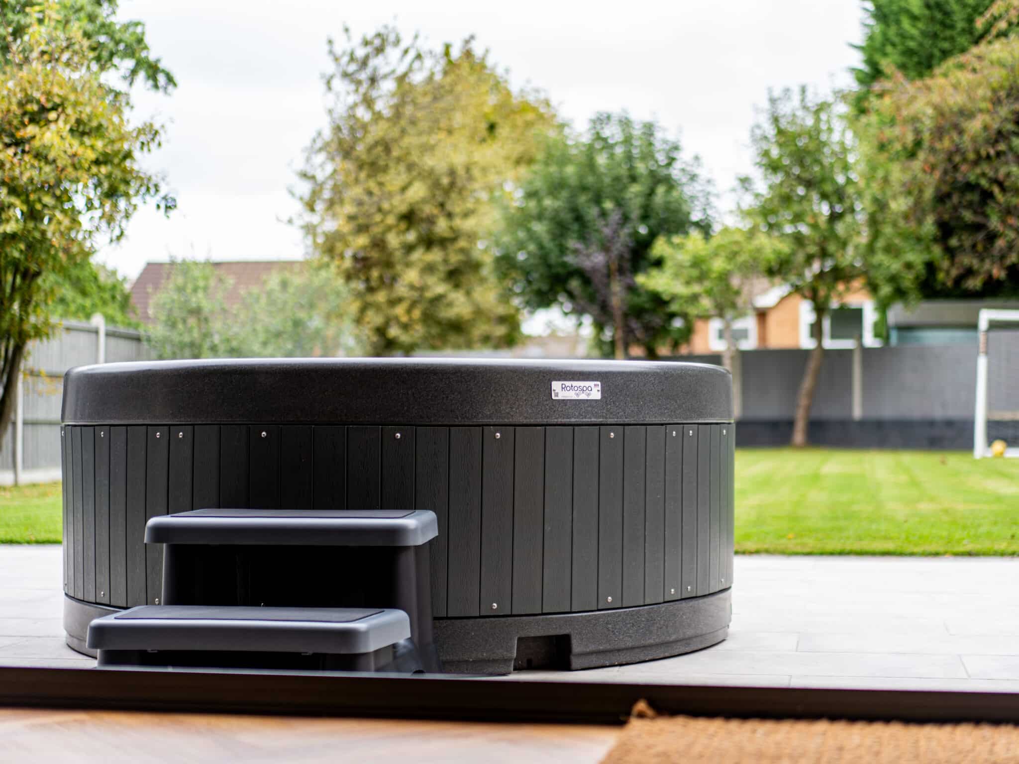 Orbis | Round hot tub | RotoSpa