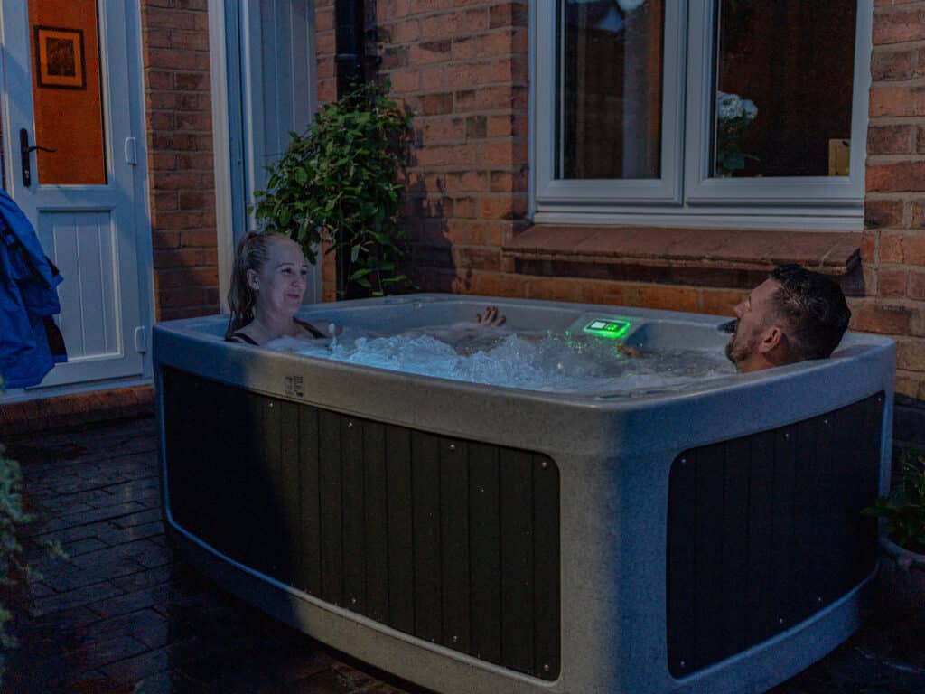 5 hot tub purchase tips for getting the best value with RotoSpa